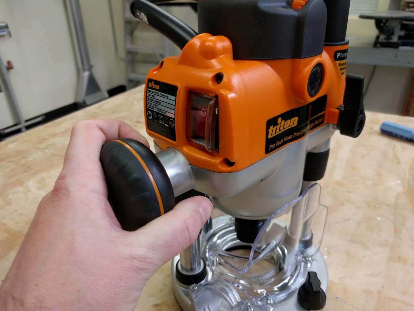 Triton MOF001 1400W Plunge Router - Tools and Consumables ...