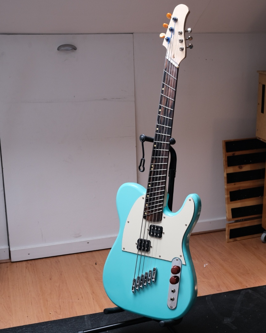 Hybrid 6-string (3-string bass and 3-string guitar) - Page 2 - In ...